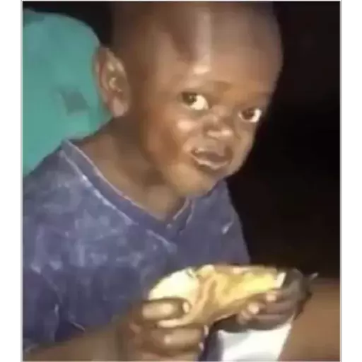 Mamberroi Jr comiendo Sticker de WhatsApp - DescargarStickers